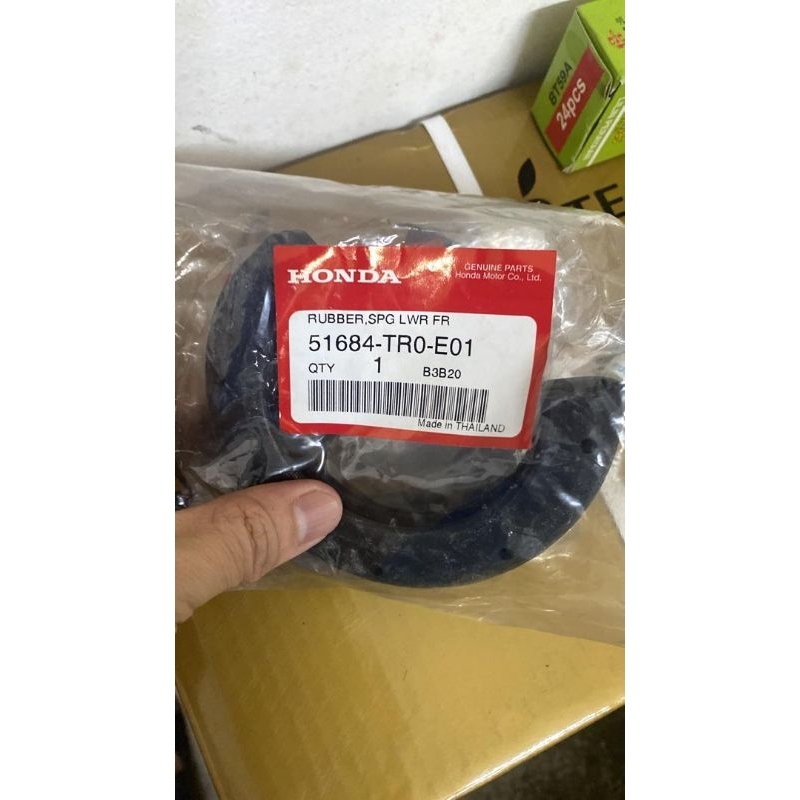 ORIGINAL HONDA HRV T7A CIVIC FB TRO FRONT COIL SPRING RUBBER > 51684 ...