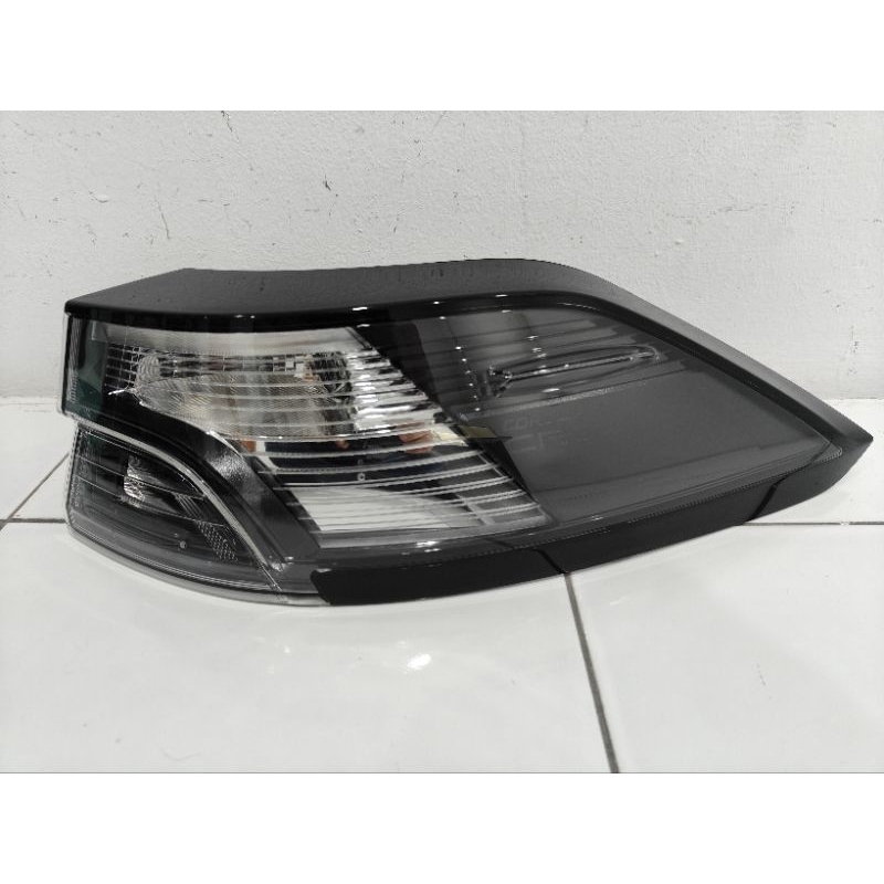 Toyota corolla cross tail light Rh | Shopee Malaysia
