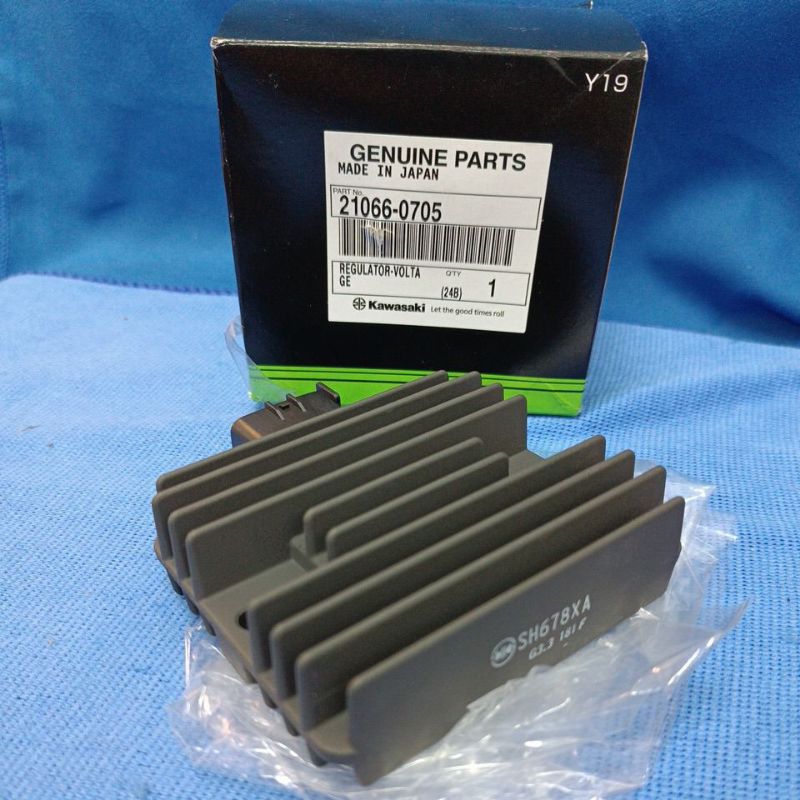 Kawasaki ER6N ER6F Versys 650 Rectifier / voltage regulator, original ...
