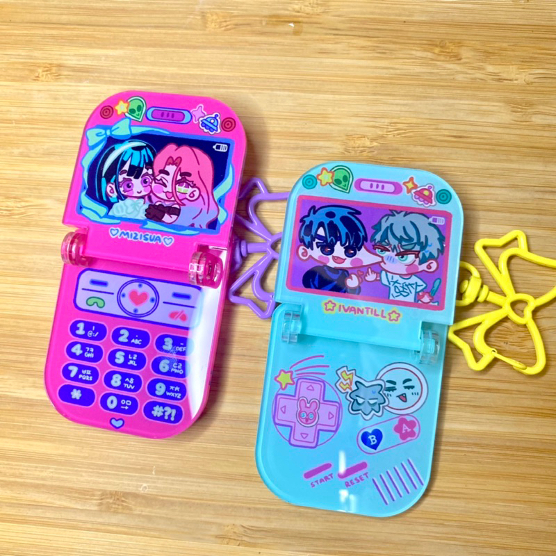 Alien Stage Flip Phone Keychain | mekkiestudio🌱 | Shopee Malaysia