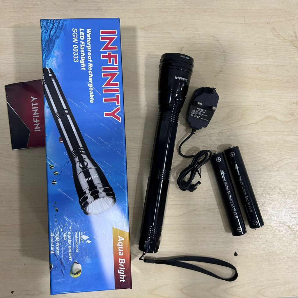JAPAN Torch 3-cell Flashlight Battery Powered 2 Batteries included ...