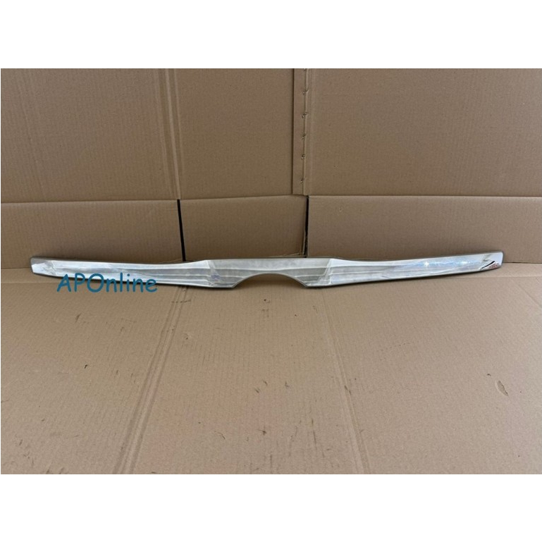 Toyota Innova 2012 Front Bonnet Garnish, Grille Moulding (Chrome ...