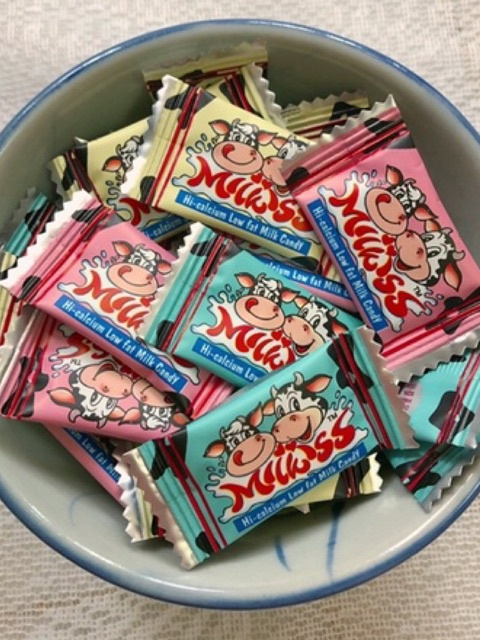 ALIBABA MILKISS HI-CALCIUM LOW FAT MILK & CHOCOLATE CANDY 700g | Shopee ...