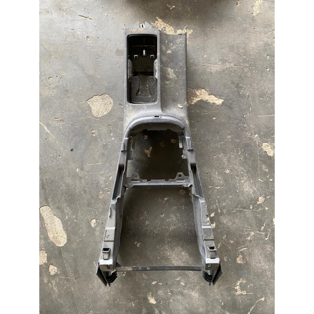 VOLKSWAGEN GOLF GTI MK6 CENTER CONSOLE ARMREST ORIGINAL HALFCUT JAPAN ...