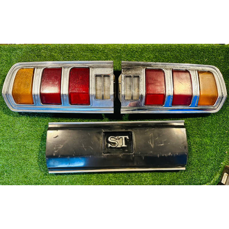 Taillight complete center garnish ST, toyota celica TA28 liftback. Used ...