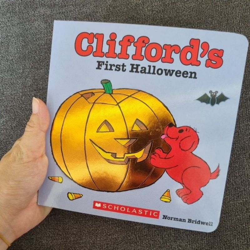 Clifford's first Halloween Board Book | Shopee Malaysia