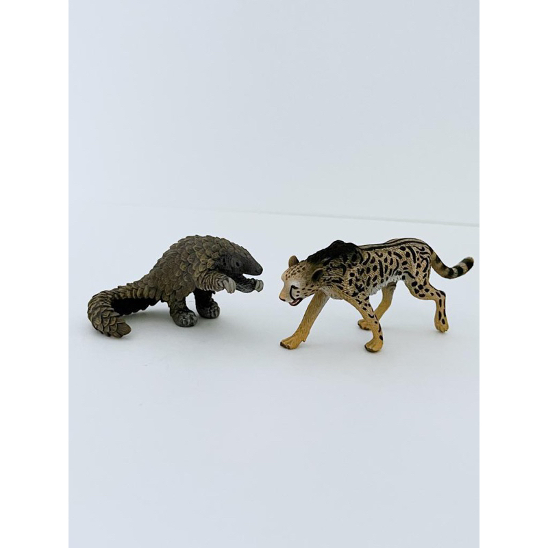 Pangolin With King Cheetah Figurines - Collecta | Shopee Malaysia