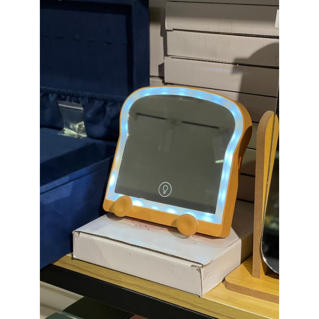 Creative toast bread dressing mirror 网红创意吐司面包梳妆镜 | Shopee Malaysia