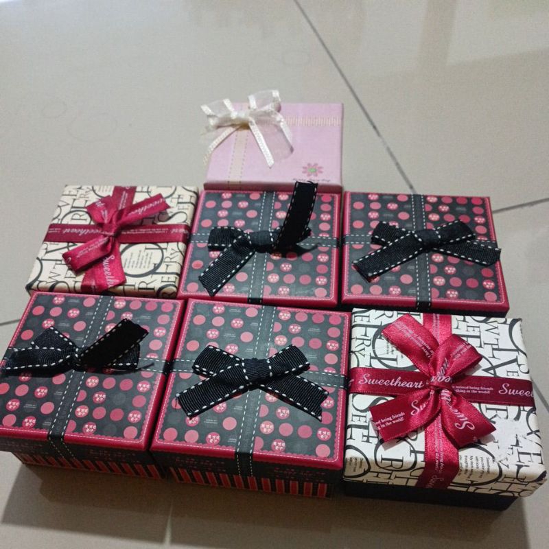 Gift box (thick, minor defect, brand new) | Shopee Malaysia