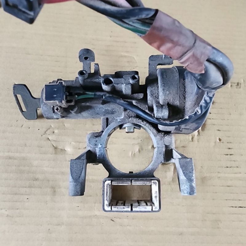 Mitsubishi Fuso Canter FB511 2.8 4M40 ignition key switch starter USED ...