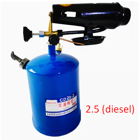 Diesel blowtorch baking car oil pan engine oil mechanical processing ...