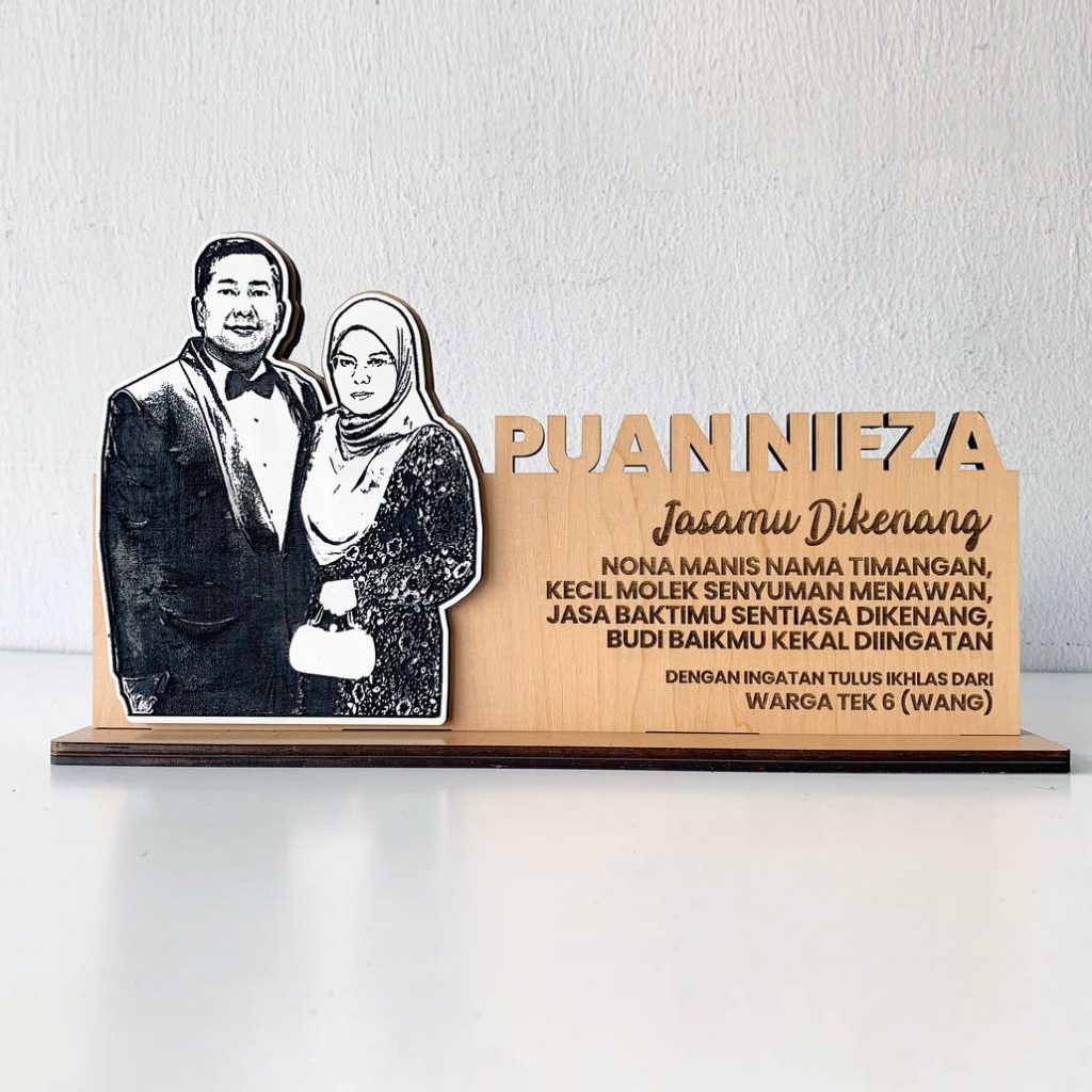 Signboard Ukiran Meja / Table Stand Signage / Papan Tanda Nama Ukir ...