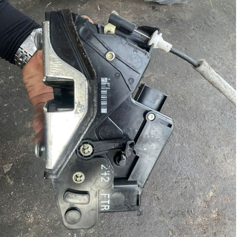 BMW E46 3 Series Door Lock Front RH Used | Shopee Malaysia