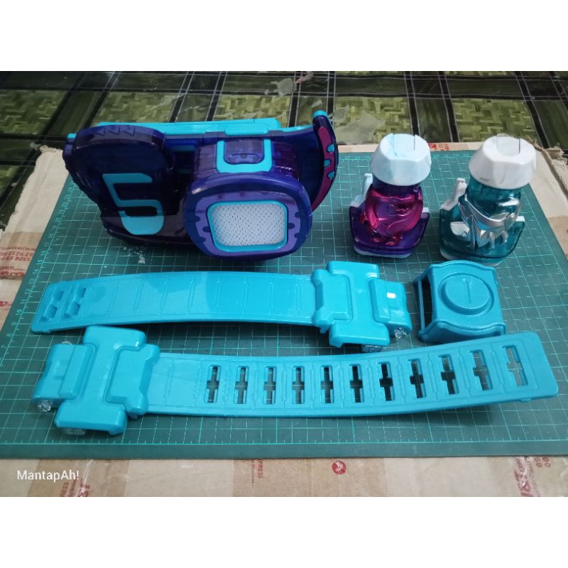 Dx Kamen Rider Revice - Revice Driver with Dx Batta Vistamp SET ...