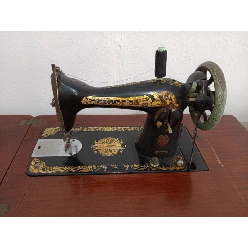 Original Vintage Singer sewing machine 1960s good working condition ...