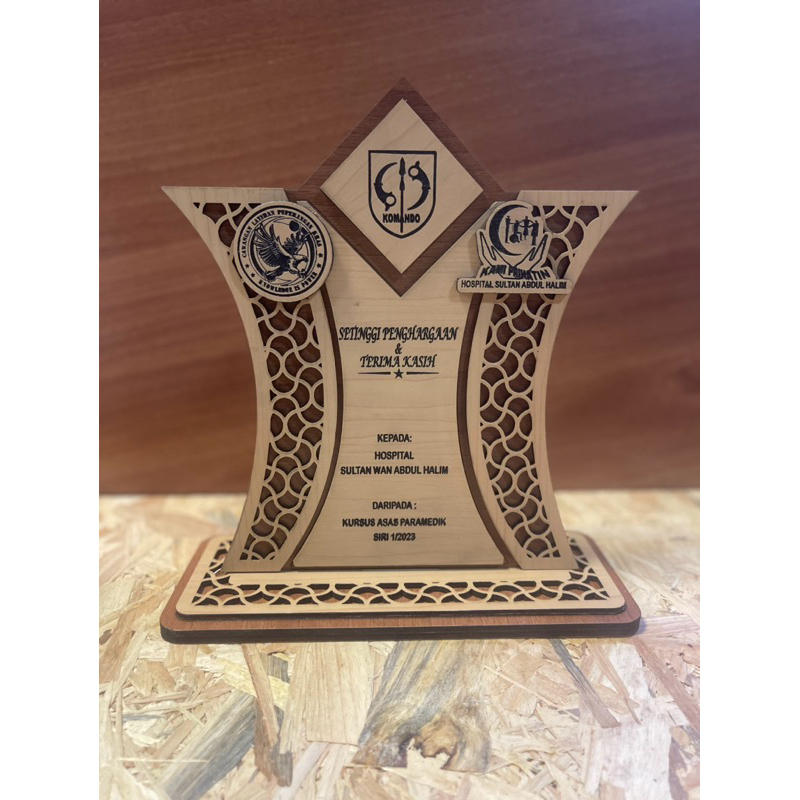 WOOD PLAQUE CENDERAHATI MAJLIS KERAMAIAN PLAK KAYU HADIAH MEDAL GIFT ...