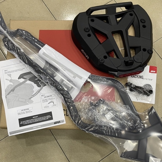 GIVI LC135 FI V8 EXTREME HEAVY DUTY RACK WITH STOP LIGHT (BASE PLATE ...