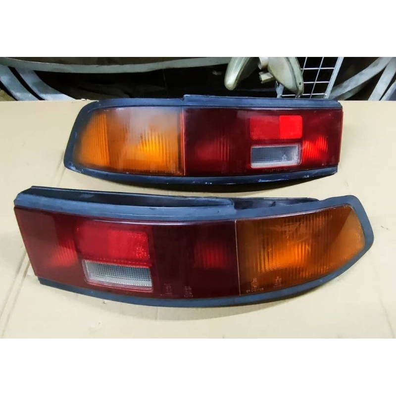 Mazda 323 astina taillamp Mazda 323 astina lampu belakang Mazda 323 ...