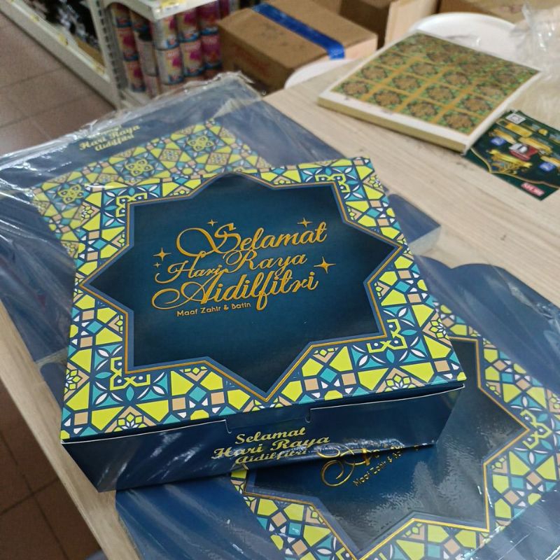HARI RAYA Talam box window design Batik Kotak kuih talam Kotak Kuih ...