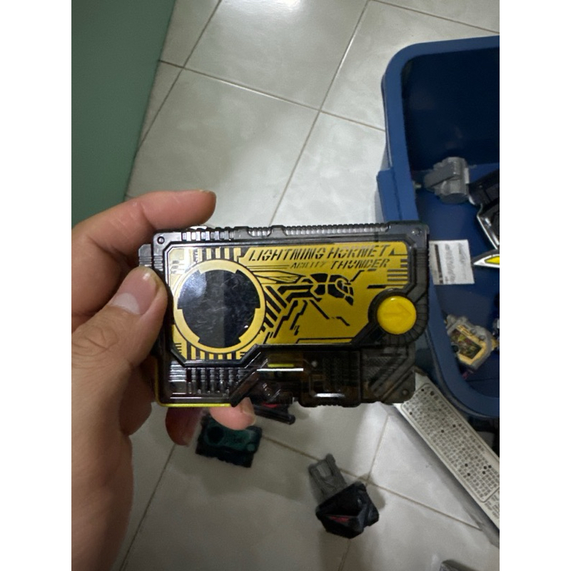 Dx Bandai Authentic Kamen rider Valkyrie Hornet Progrise Key ...