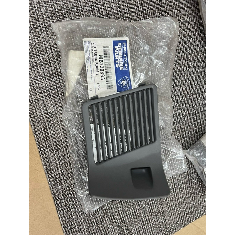 Original Proton Saga LM2 Lid Trunk Room Side Trim RH- Mb730893 | Shopee ...