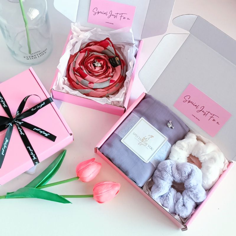 Surprise Gift Box Tudung Bawal Cotton Bidang 45 / Shawl Gift Box Hadiah ...