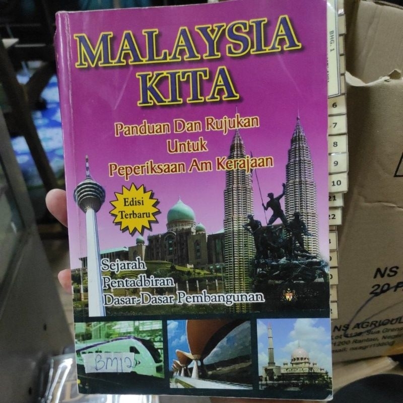 Malaysia Kita. kulit merah. Ada sticker Kat tepi rujuk gambar | Shopee ...
