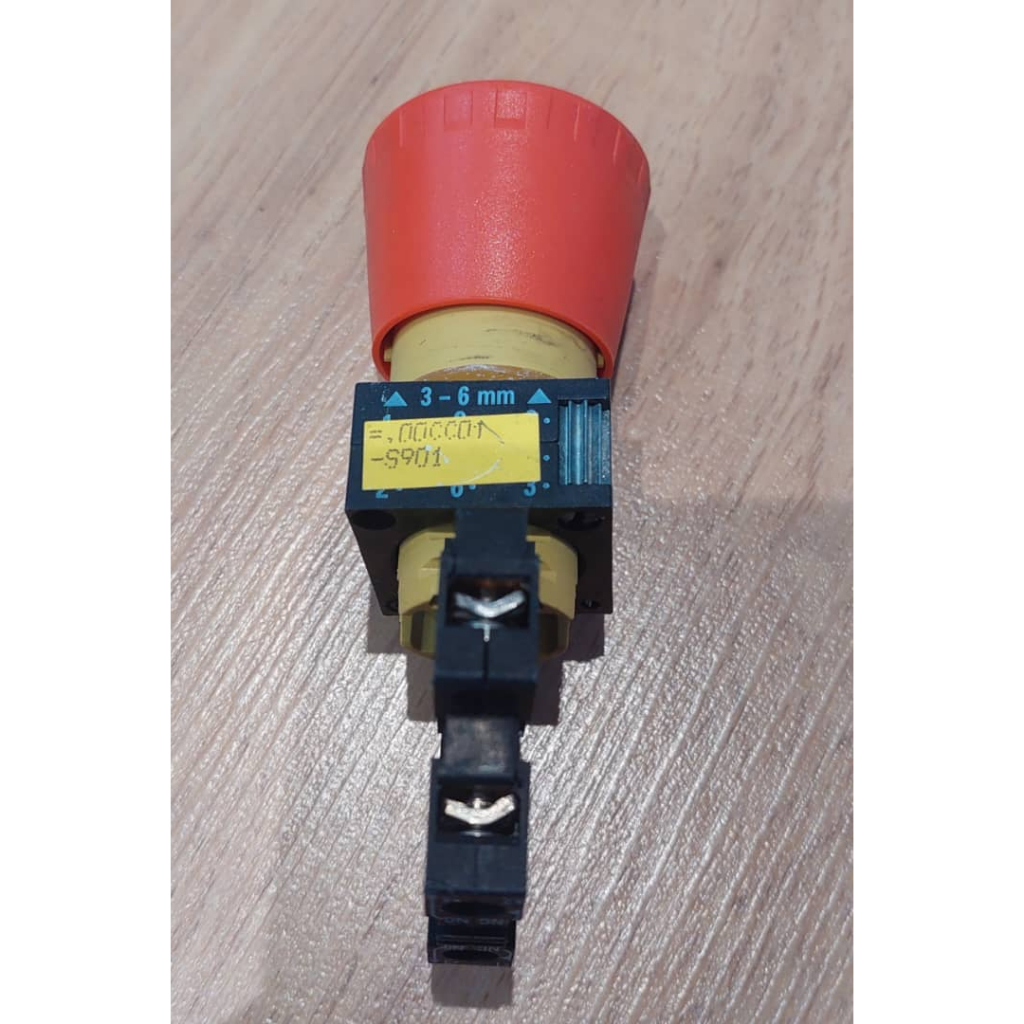 SIEMENS INDICATOR C/W EMERGENCY STOP SWITCH 3SB3400-1A RED (USED ...