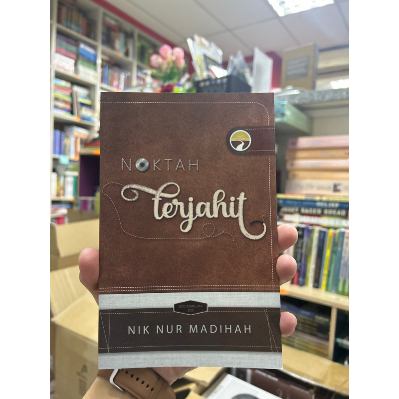 Noktah Terjahit by Nik Nur Madihah (JT) | Shopee Malaysia