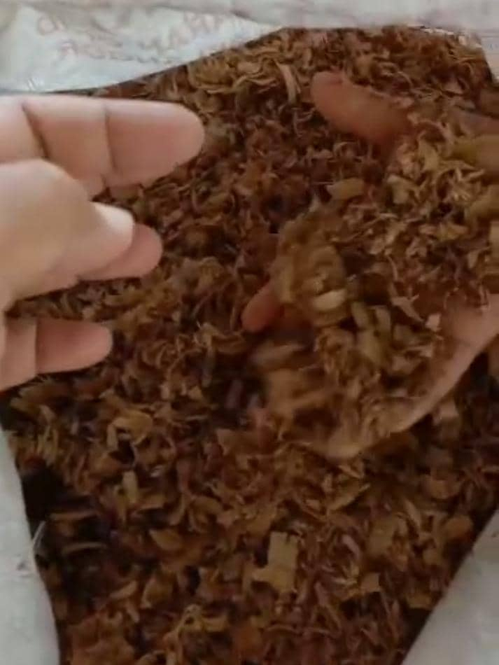HABUK KAYU KASAR 1KG KEGUNAAN UNTUK TERNAKAN DAN TUMBUHAN | Shopee Malaysia