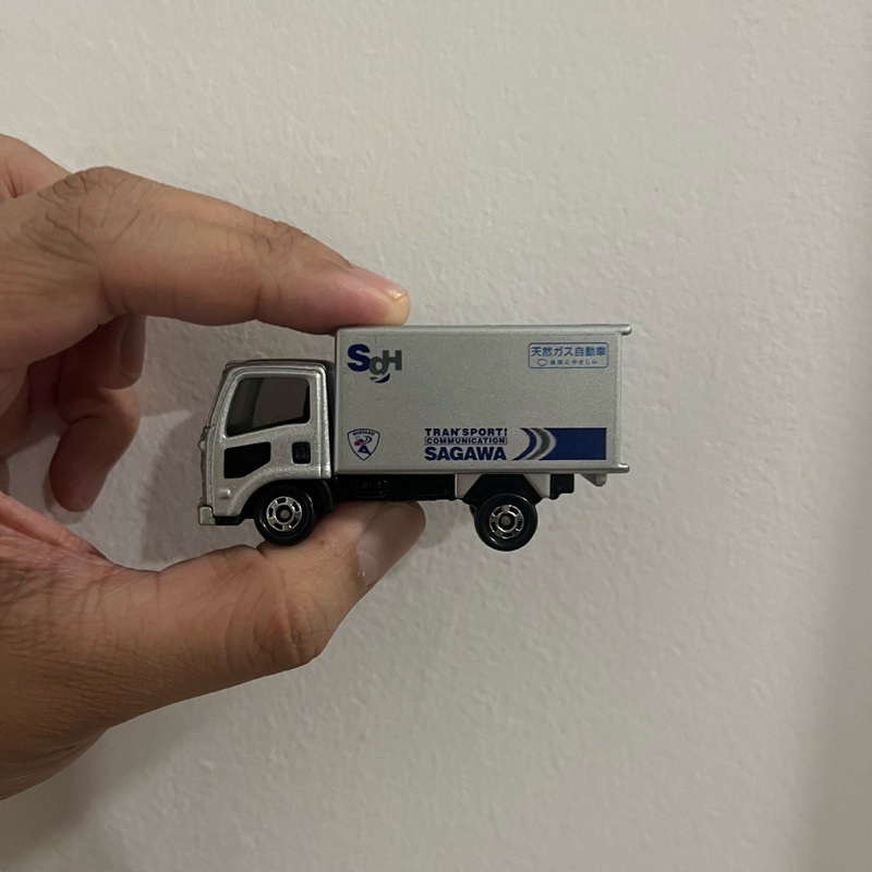 Tomica lori isuzu elf loose | Shopee Malaysia