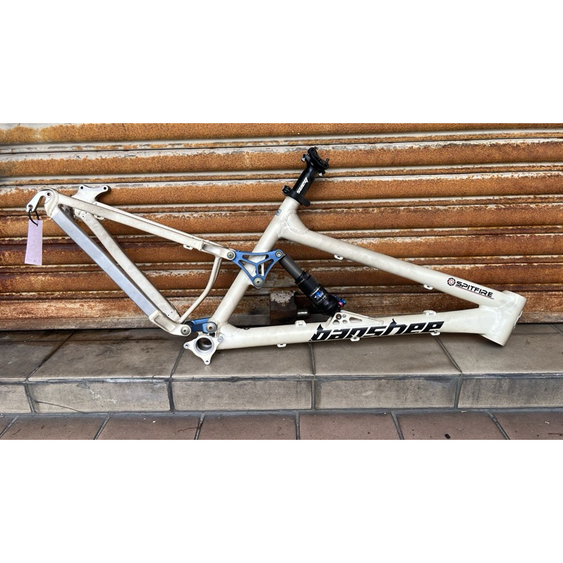 Banshee Spitfire alloy full suspension Fox Float 100mm . color is white ...