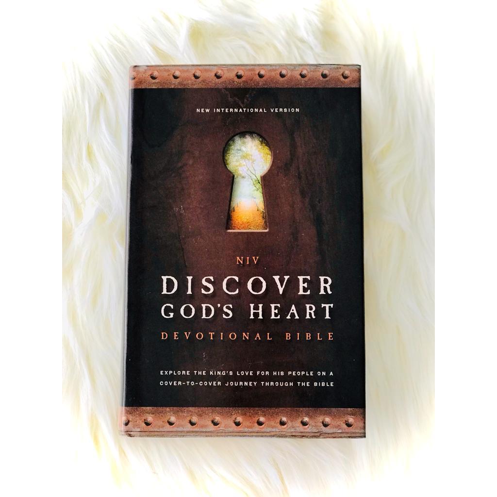Discover God's Heart Devotional Bible: Explore the King's Love for His ...