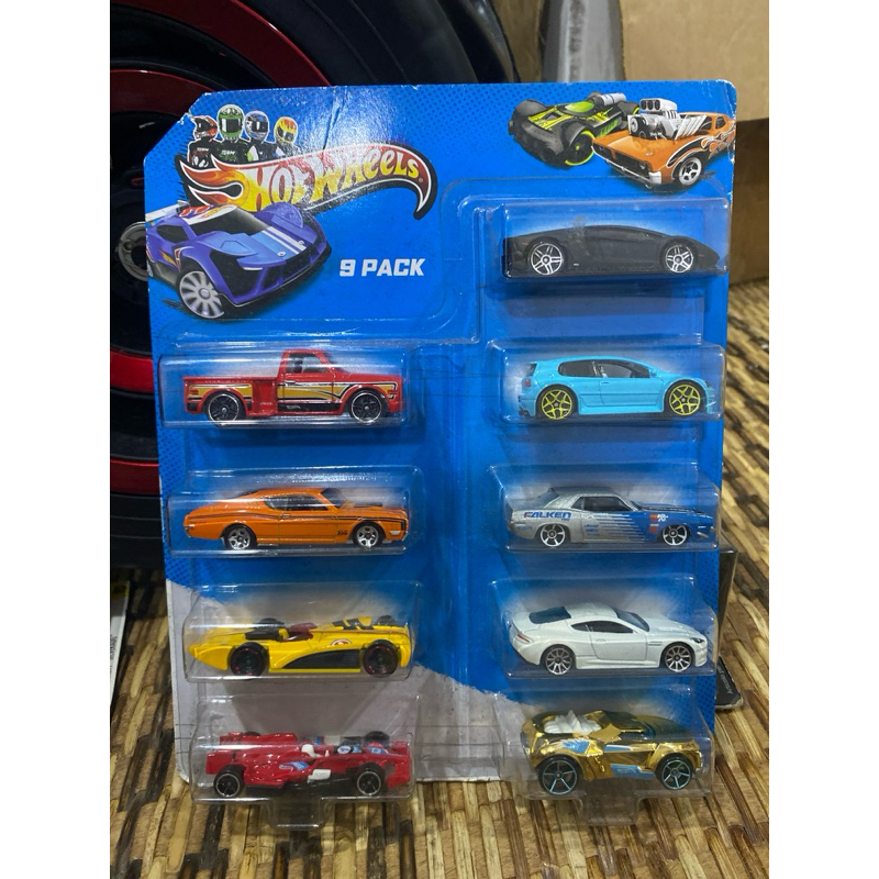 Hot Wheels 9 Pack Custom 69 Chevy, Lamborghini Aventador, Volkswagen ...