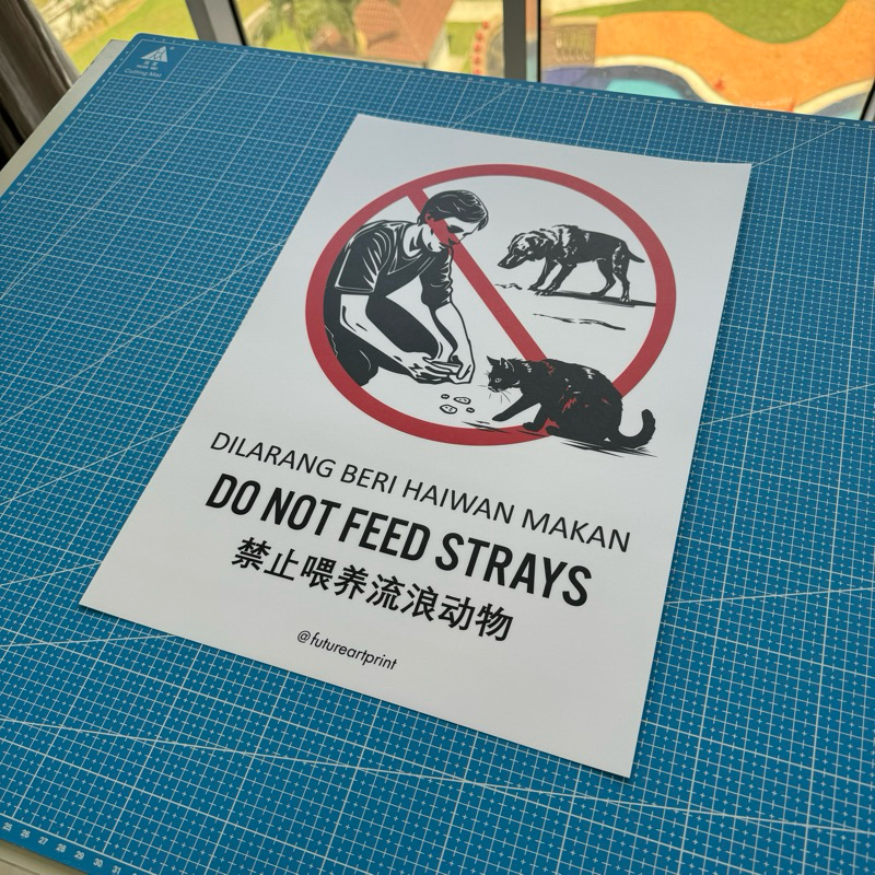 Do Not Feed Strays. Dilarang Beri Haiwan Makan. 禁止喂养流浪动物. Sticker Sign ...