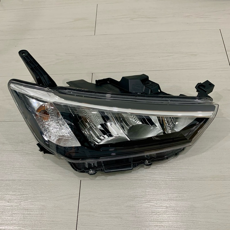 Perodua Bezza 2025 Headlamp Original (Condition 10/10) | Shopee Malaysia