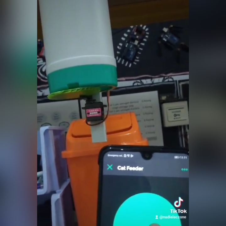 Arduino IoT Apps Blynk Project ESP8266 Portable Animal Cat Fish Feeder Servo Projek RBT Tahun ...
