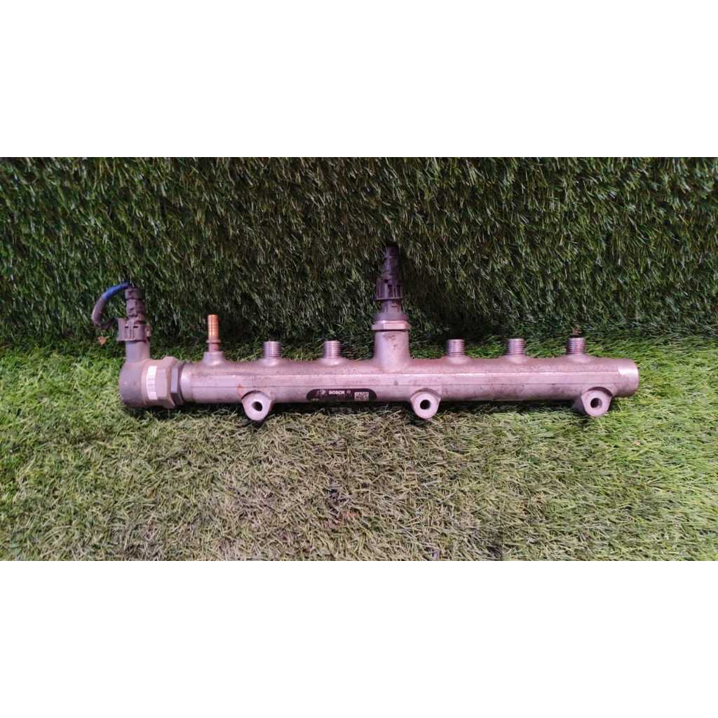 Hyundai Starex A1 2007-2013 Feul Rail With Fuel Rail Switch (D4CB 2.5 ...