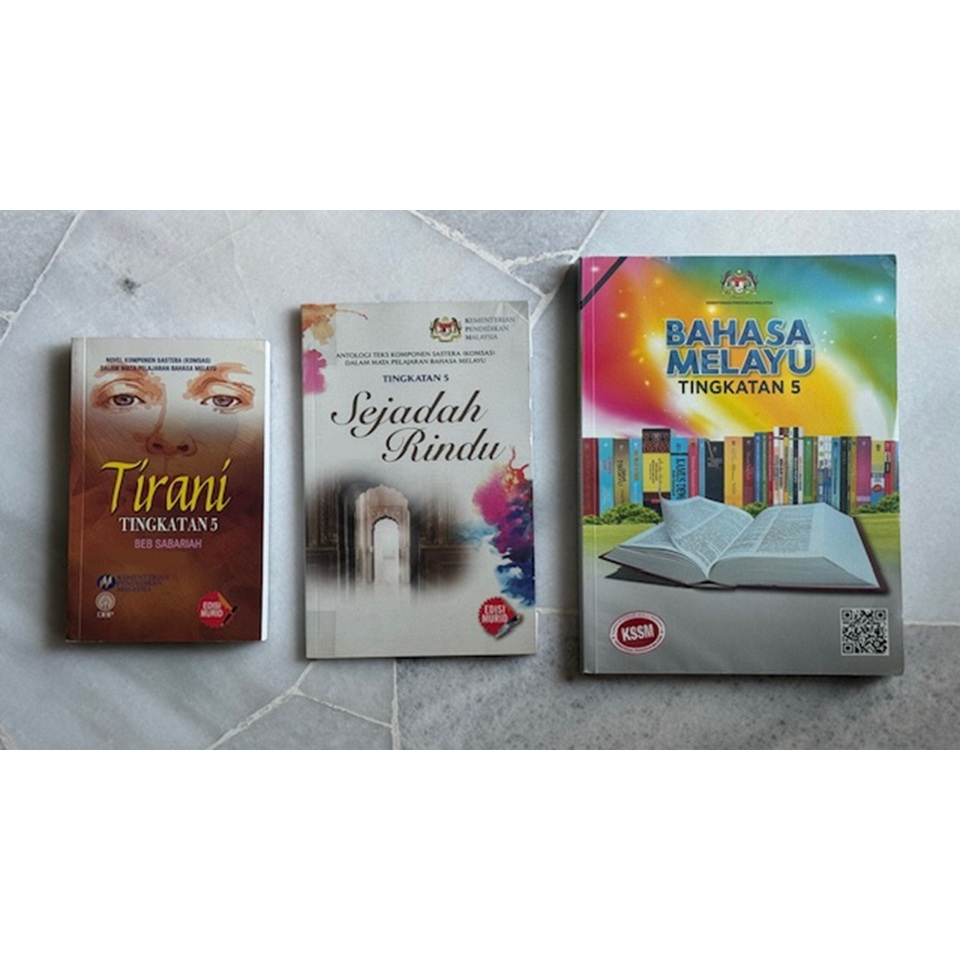 Bahasa Melayu Tingkatan 5 / Tirani (Novel KOMSAS) / Sejadah Rindi ...