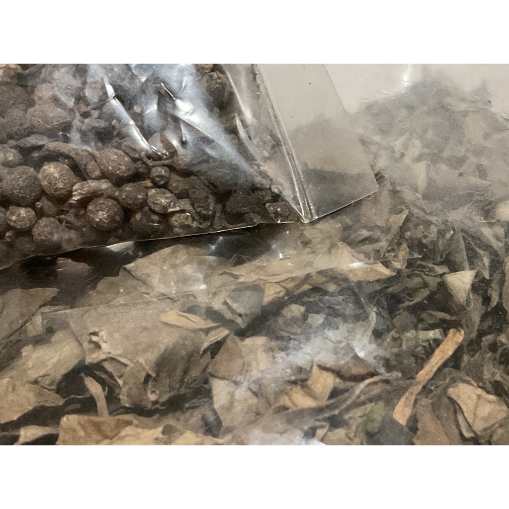 West African pepper/leaves dried uziza (piper guineense) ashanti iyere ...