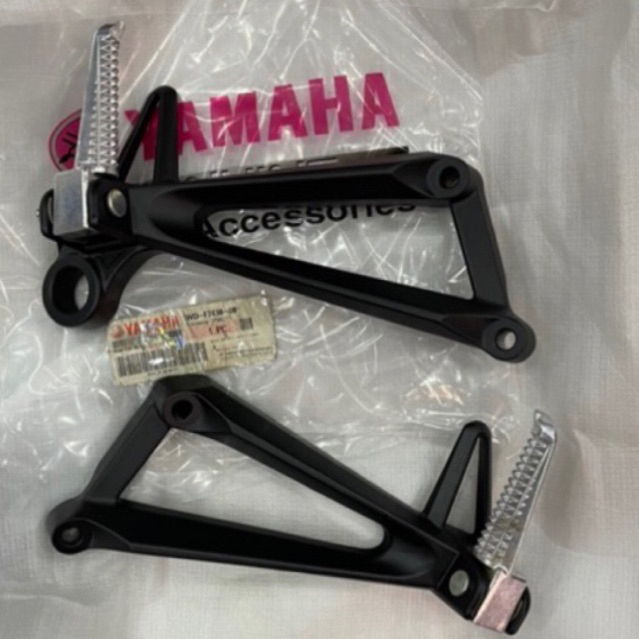 100% ORIGINAL -YAMAHA R25 V1 V2 REAR FOOTREST BRACKET WITH FOOTREST SET ...