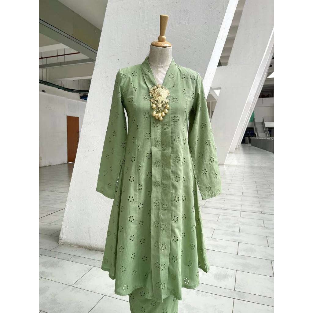 SURIA Kebarung Klasik Labuh Cotton Eyelet Galleria Boutique | Shopee ...