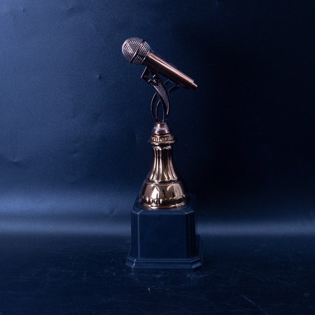 PIALA MIKROFON / MICROPHONE TROPHY ( TAPAK BERAT & PRINT ATAS PLATE ...
