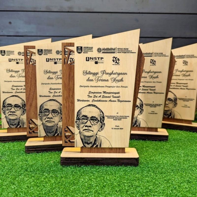 (PLAK KAYU BERUKIR) Hadiah cenderahati UV printing / engraving cantik ...