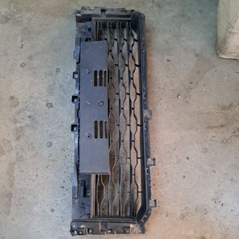 used grill in good conditionMitsubishi l200 2020 2022 lower front ...