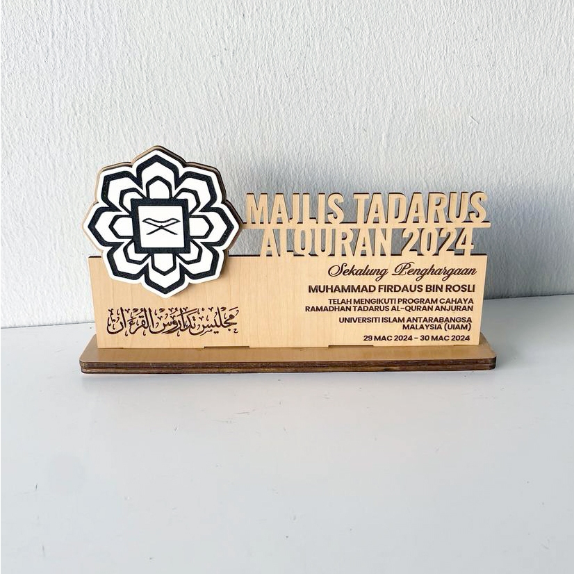 Signboard Ukiran Meja / Table Stand Signage / Papan Tanda Nama Ukir ...