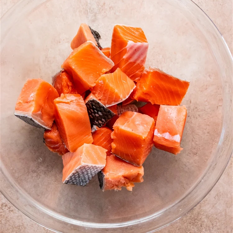 FROZEN SALMON CUBE 1KG | Shopee Malaysia