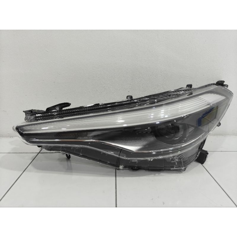 Toyota corolla cross head lamp Lh | Shopee Malaysia