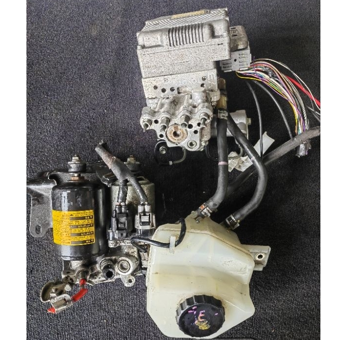 TOYOTA PRIUS C HYBRID BRAKE MASTER PUMP CODE EA COMPLETE WITH SMALL ...