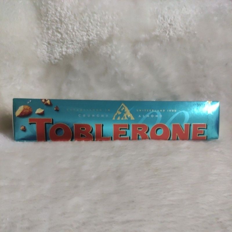 Toblerone 360g (giant size) Swiss Milk Chocolate with Raisins & Honey ...